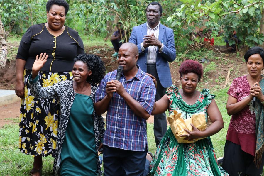 Manafwa man paints SFC flowers after Museveni chopper damage compensation