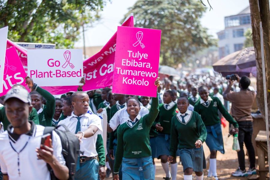 “What you eat matters”: Breast Cancer survivor inspires hundreds at ...